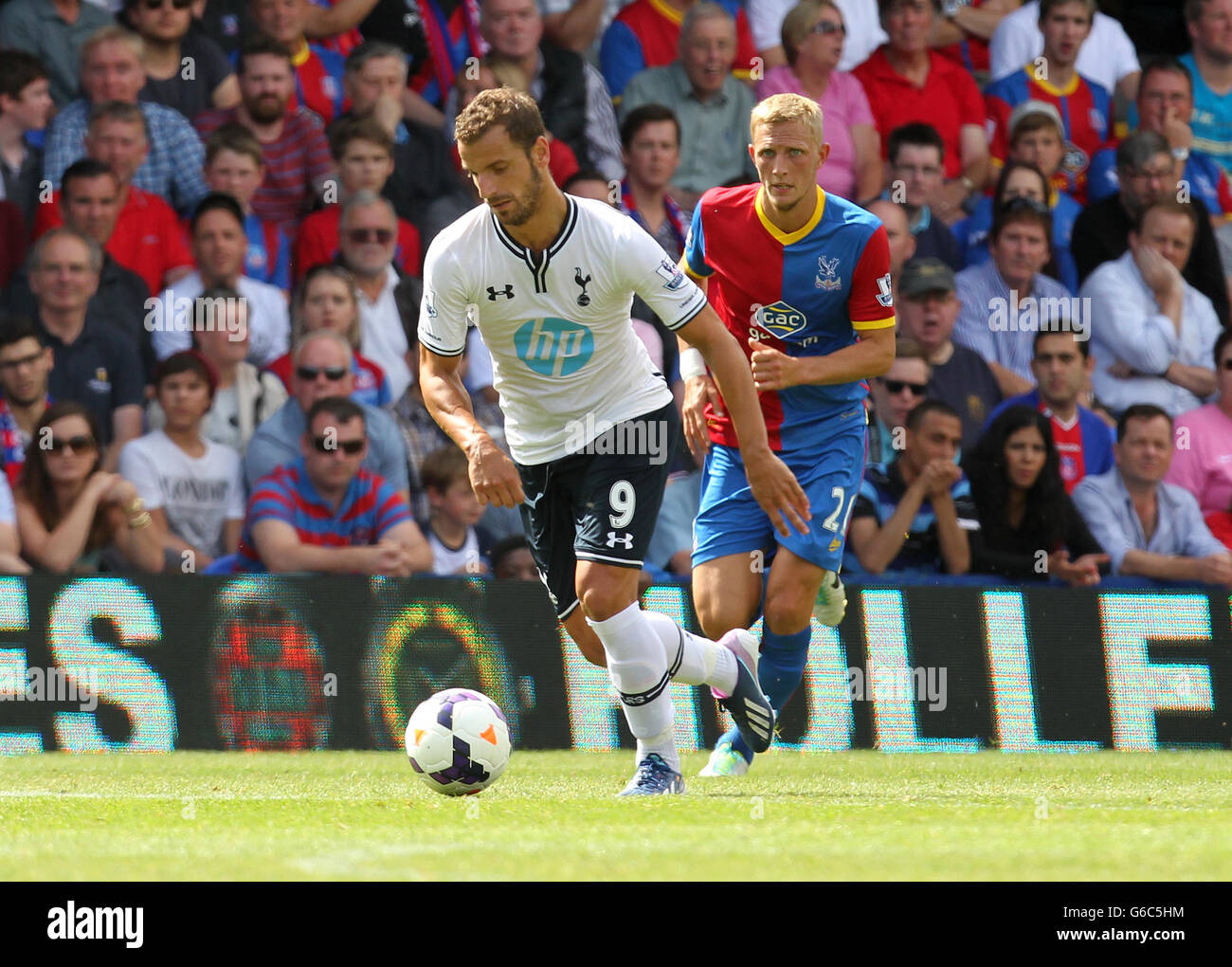 Tottenham Hotspur's Roberto Soldado and Crystal Palace's Dean Moxey ...