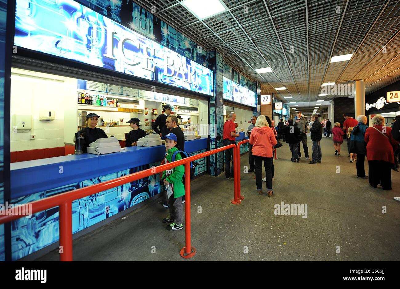 Football stadium food hi-res stock photography and images - Alamy