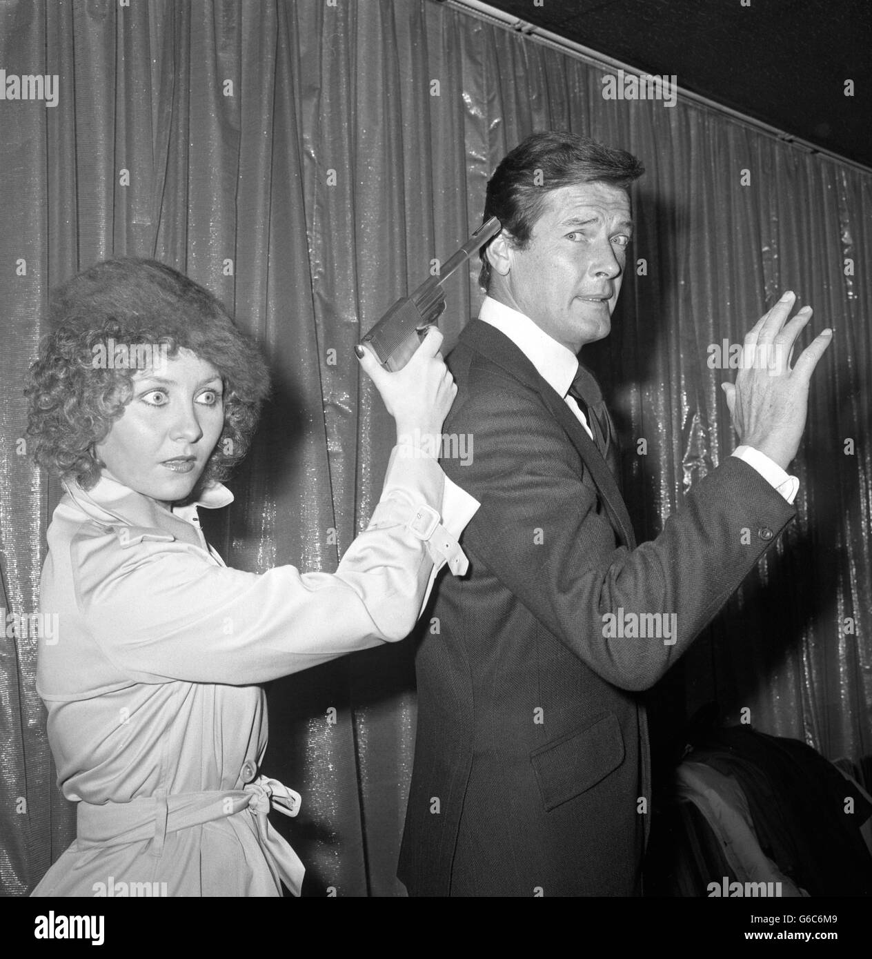 Roger Moore and Lulu Stock Photo - Alamy