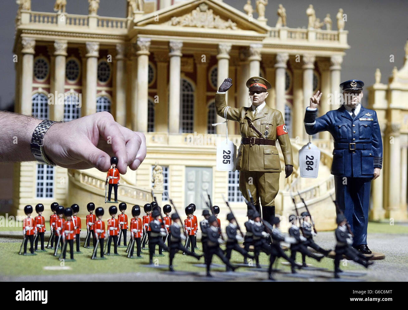 Model soldiers auction hi-res stock photography and images - Alamy