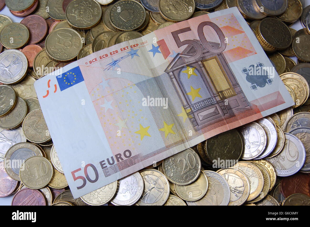 Bed of coins hi-res stock photography and images - Alamy