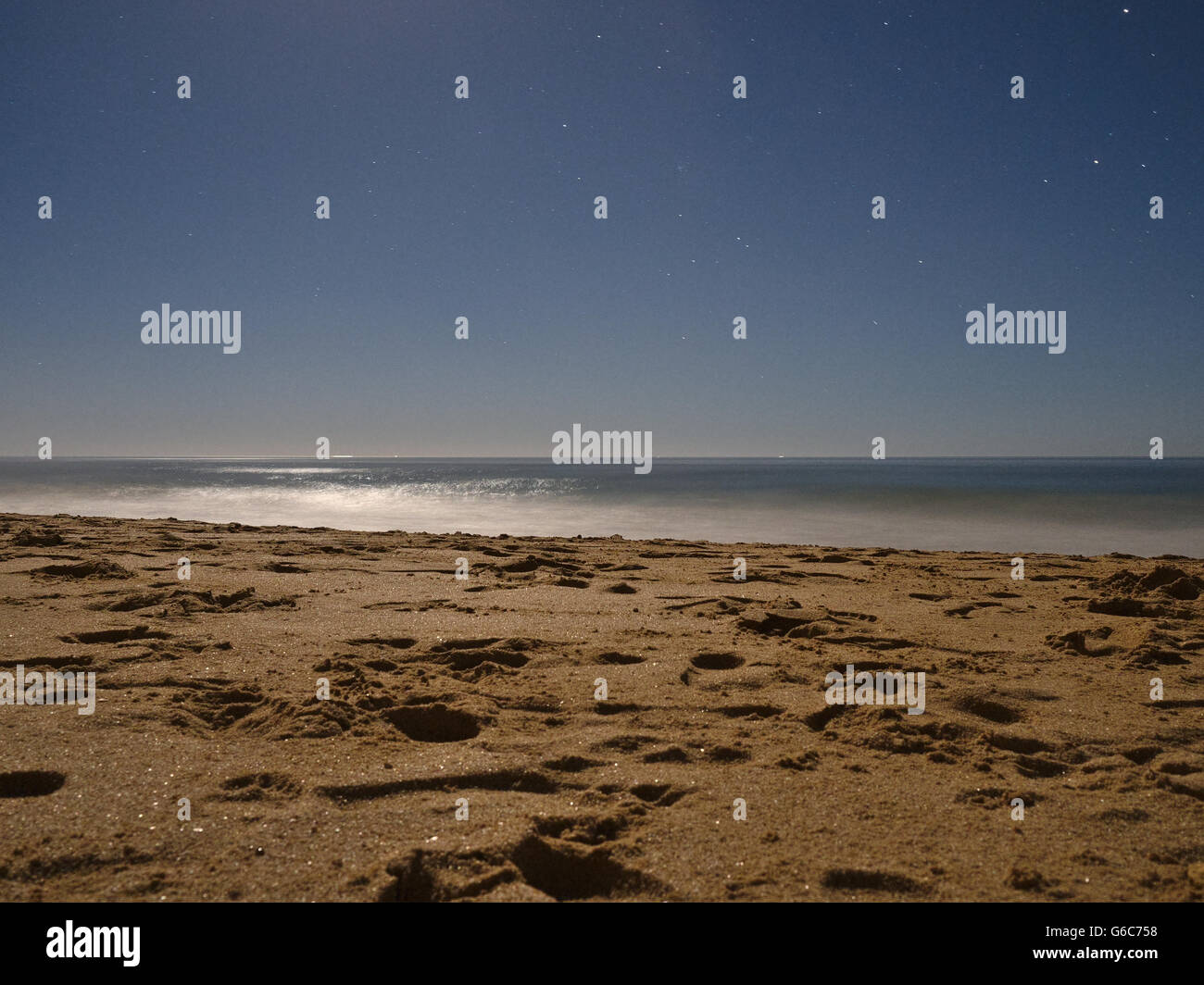 Full moon at Gale Beach in Albufeira, Algarve, Portugal Stock Photo - Alamy