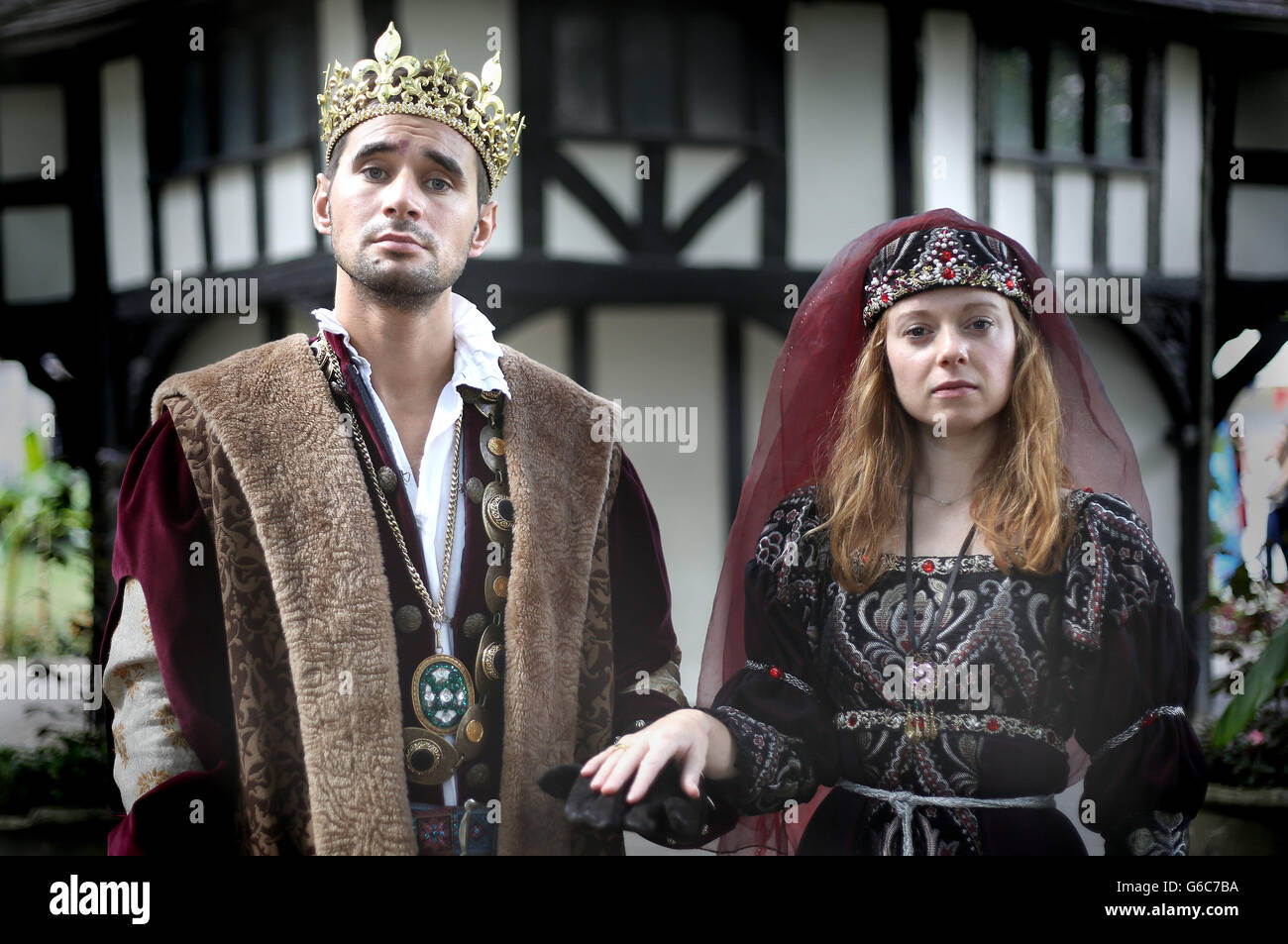 Actors Kieran Tolan dressed as King Edward IV and Jo Cummins dressed as ...