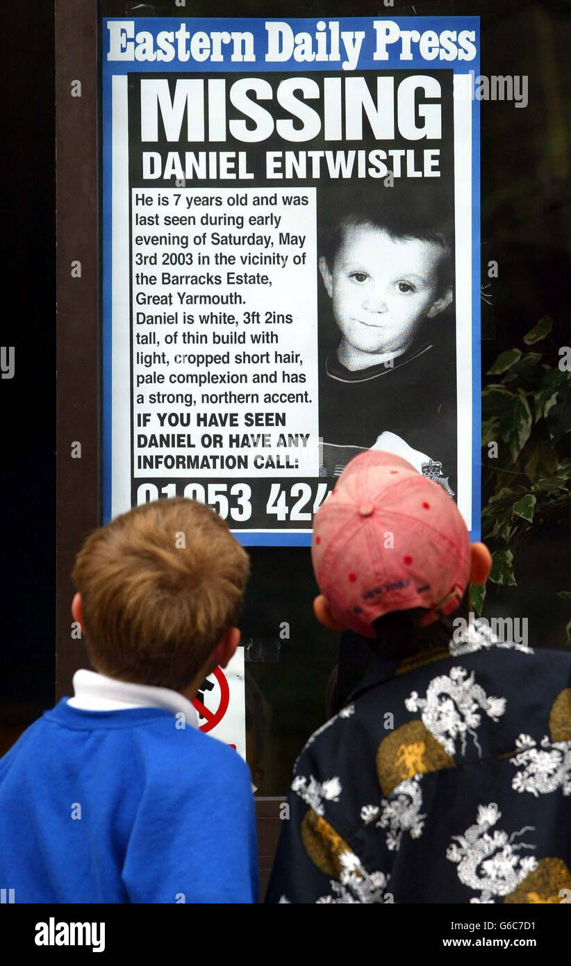 Missing children poster appeal search newspaper headline hi-res stock ...