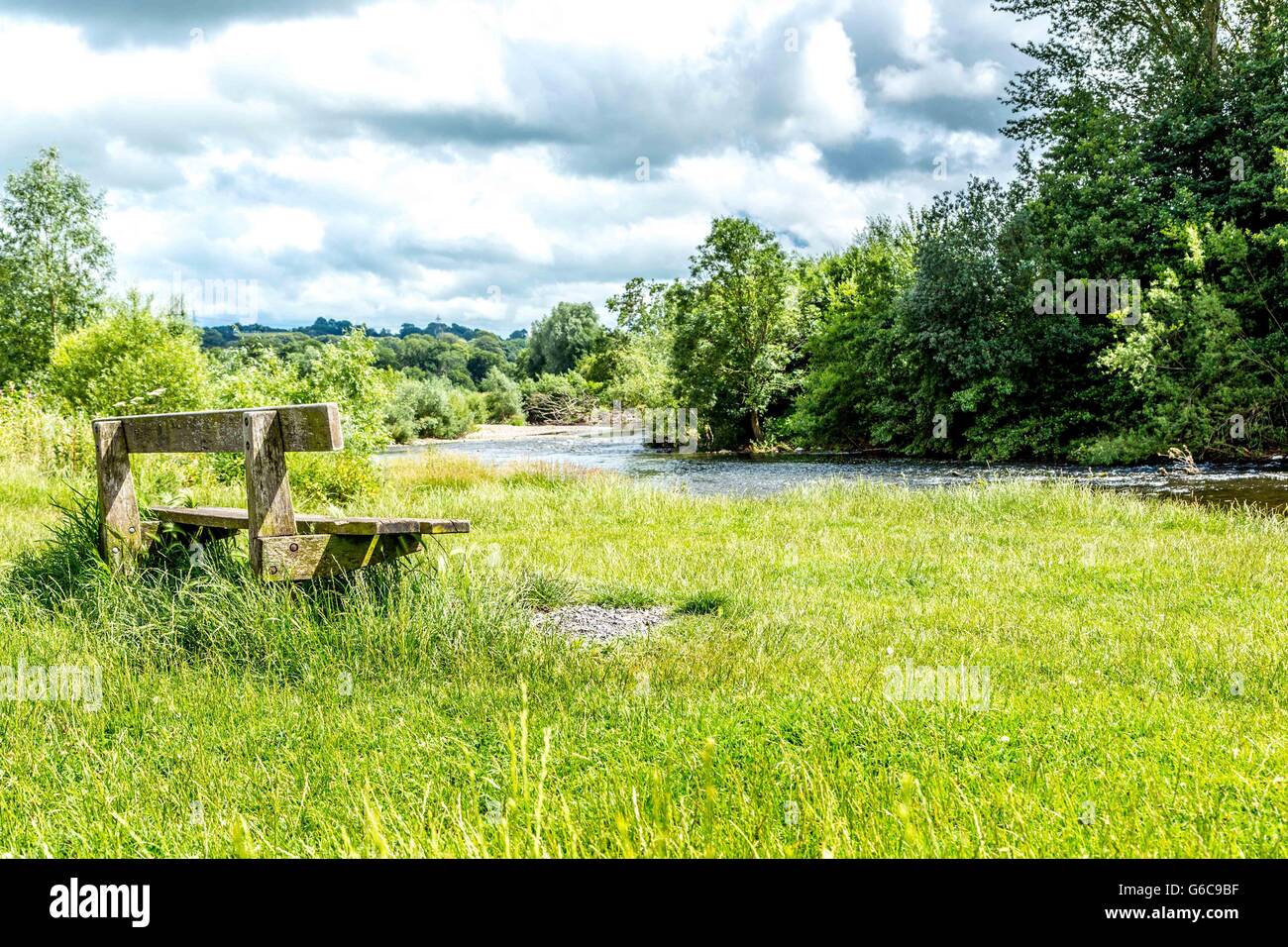 Bench on side river hi-res stock photography and images - Alamy