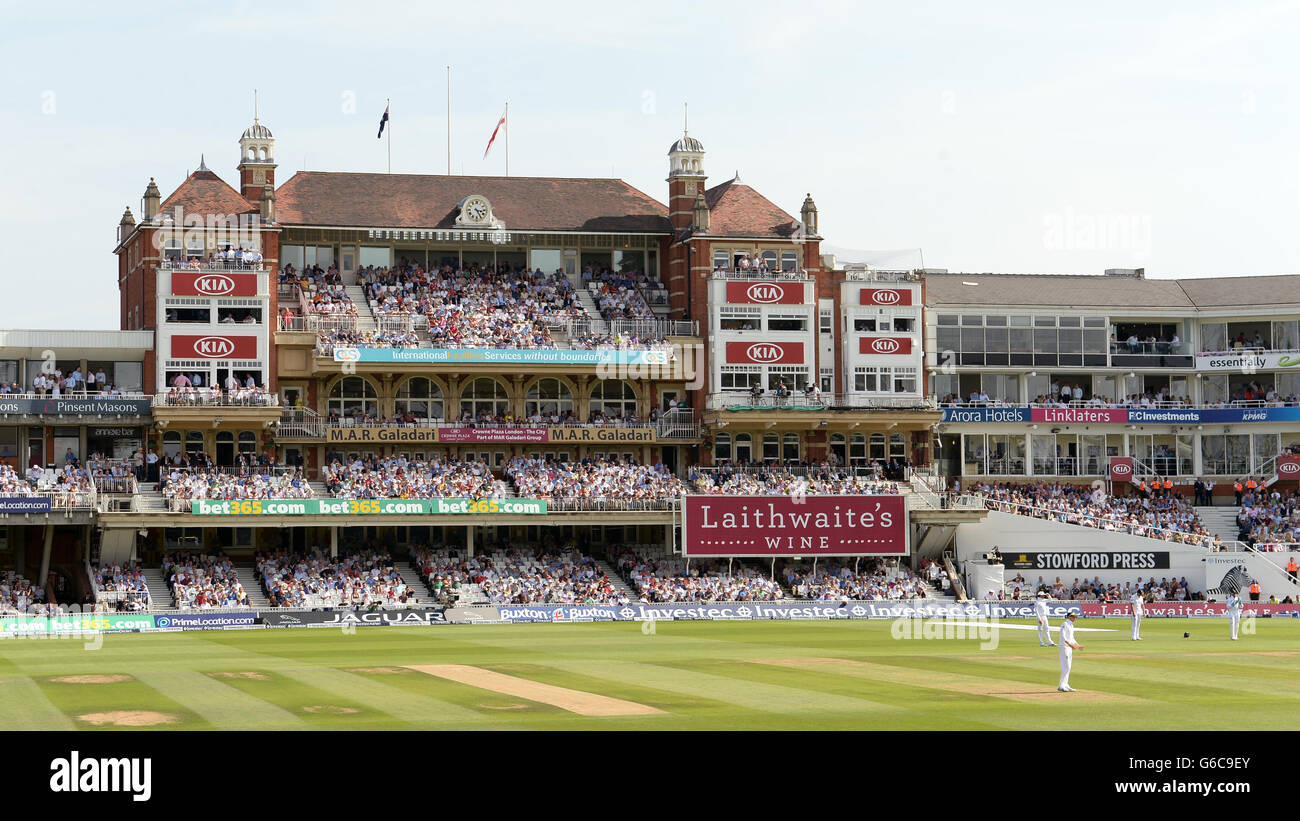 Crowd fans spectators pavillion ampics hi-res stock photography and ...