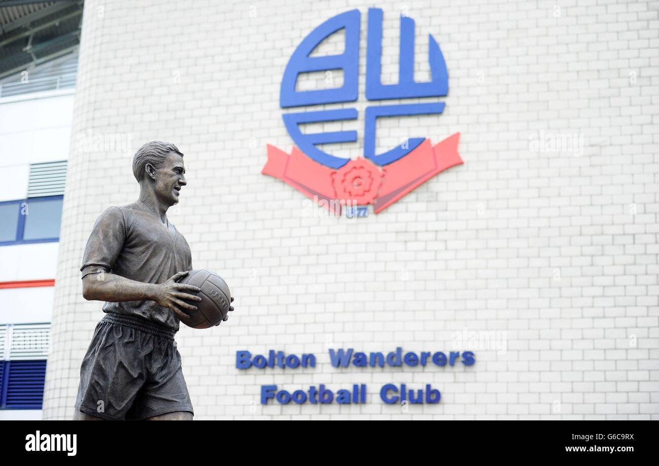 The new nat lofthouse statue outside the the reebok stadium hi-res ...