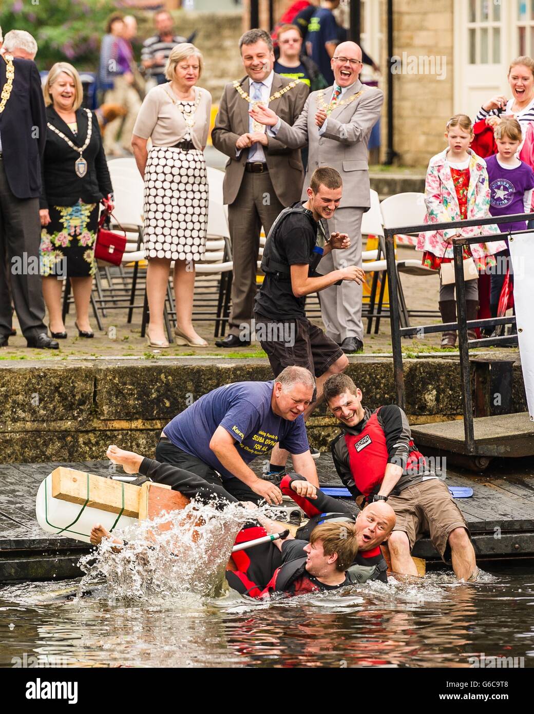 Teams compete race home made rafts canal basin hi-res stock photography ...