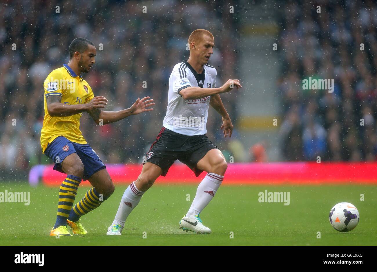 Fulham's Steve Sidwell (centre) and Arsenal's Theo Walcott (left ...
