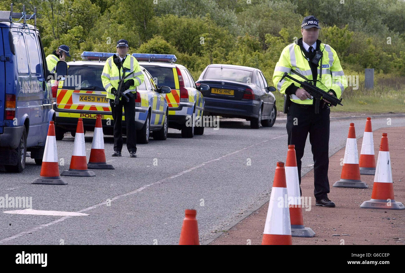 Armed police checks hi-res stock photography and images - Alamy