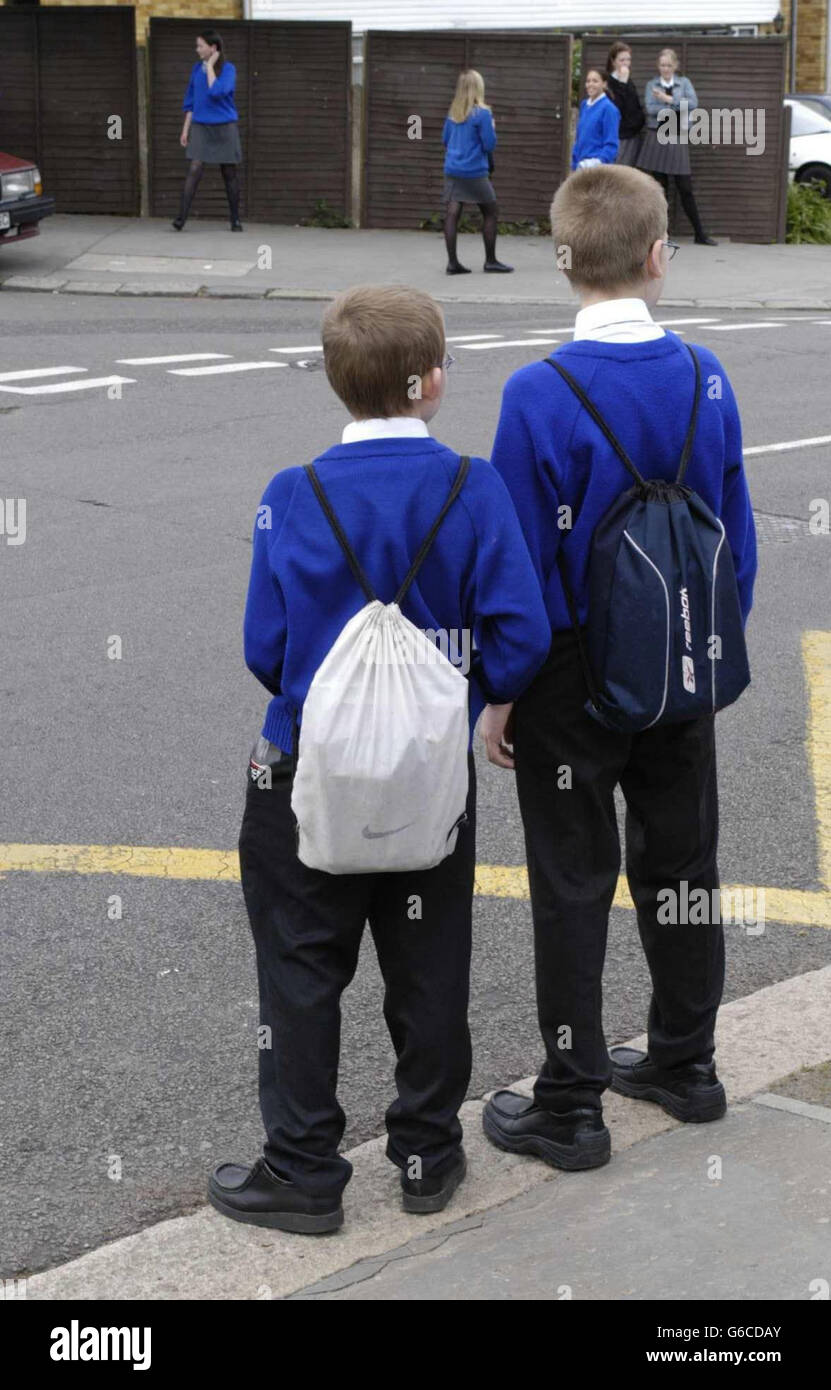 Pupils from edenham high school in croydon hi-res stock photography and ...