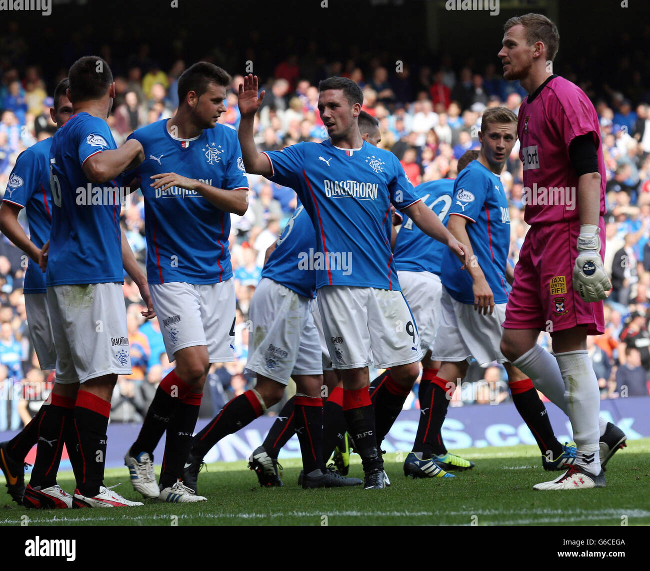 Rangers celebrate after Lee McCulloch scored their third goal against ...