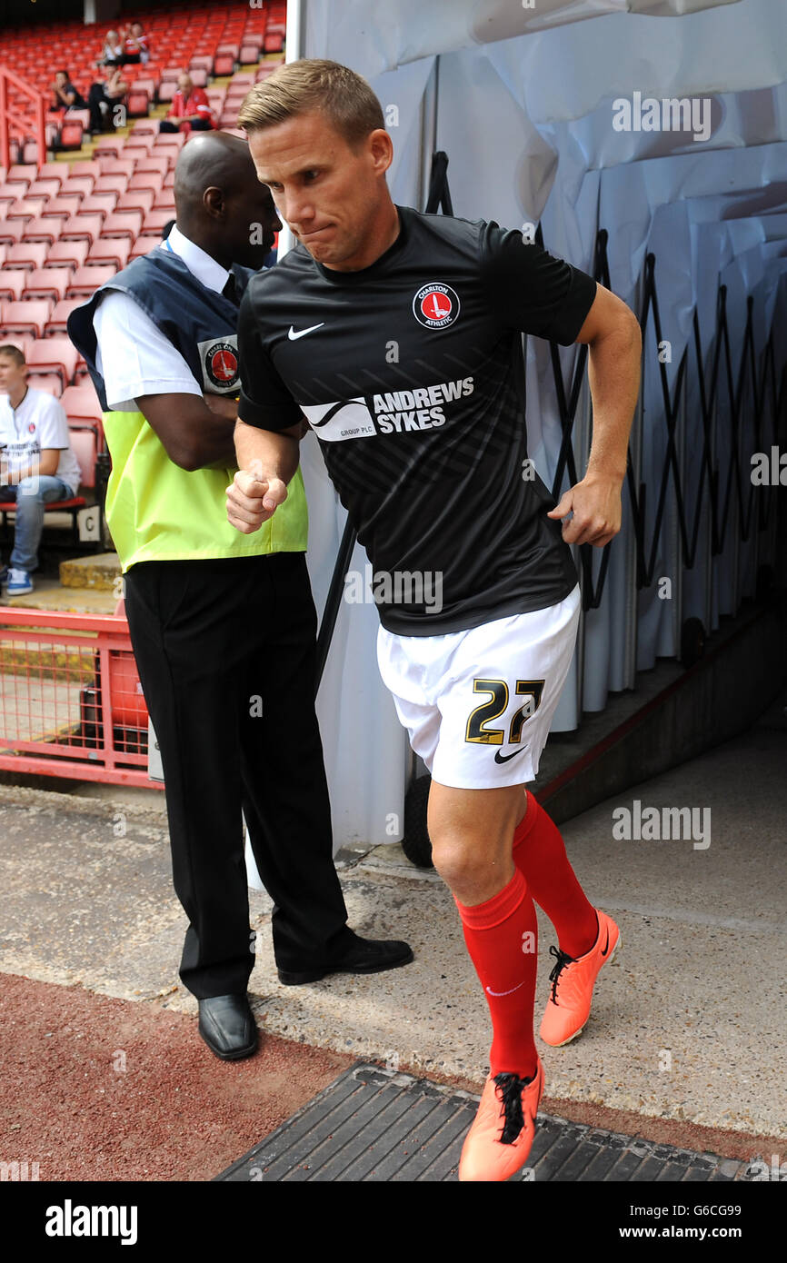 Charlton Athletic's Mark Gower walks out at the Valley Stock Photo - Alamy