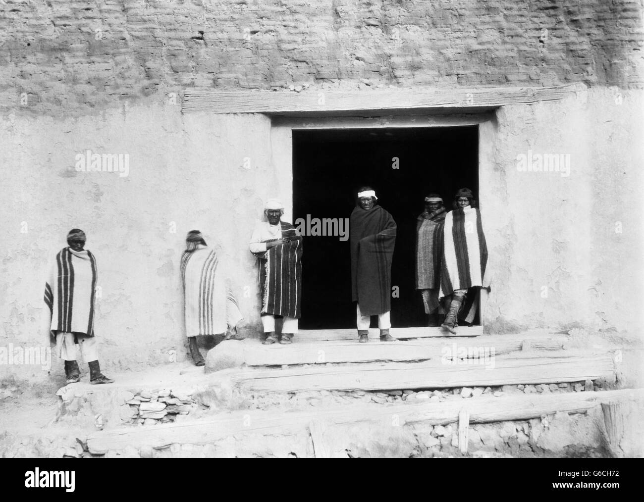 American indian clothes High Resolution Stock Photography and Images ...