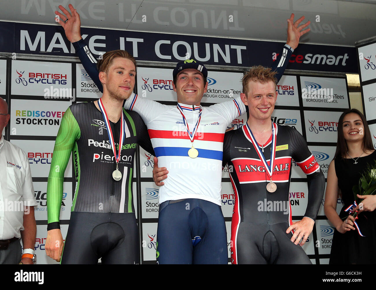 Alex Dowsett (centre) celebrates after winning the Men's time trial ...