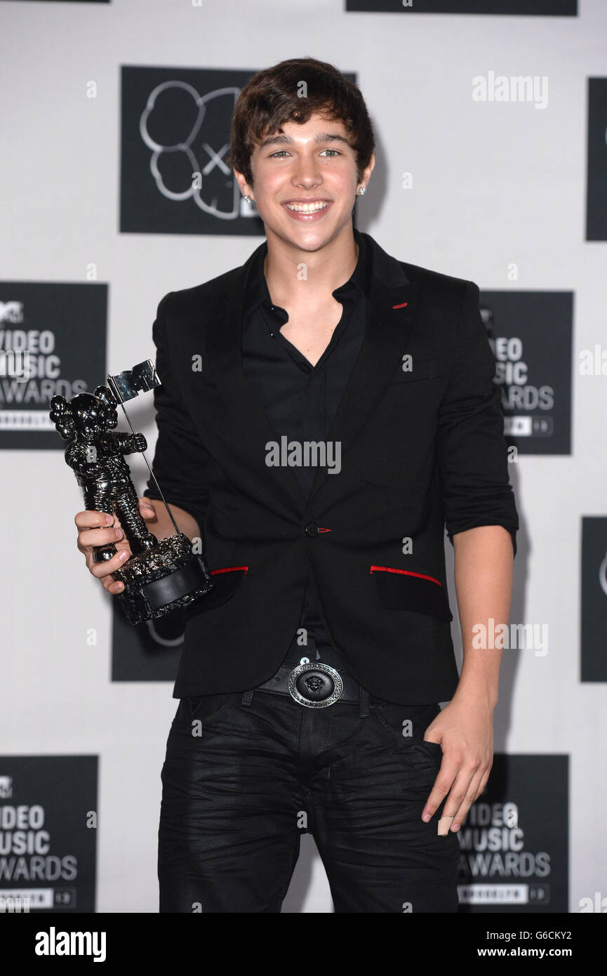 Austin Mahone backstage in the Awards Room at the MTV Video Music ...