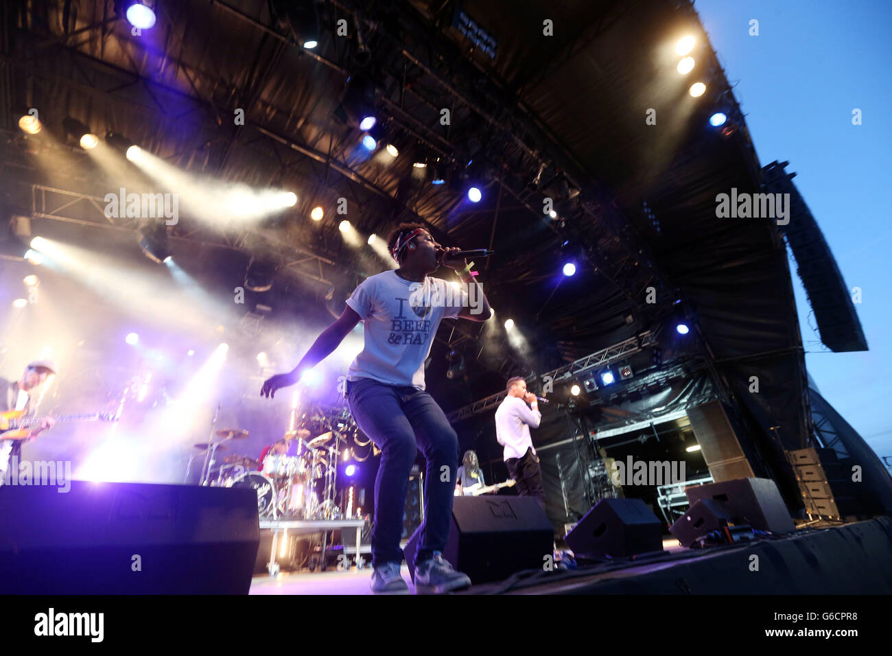 Jordan stephens rizzle kicks hi-res stock photography and images - Alamy