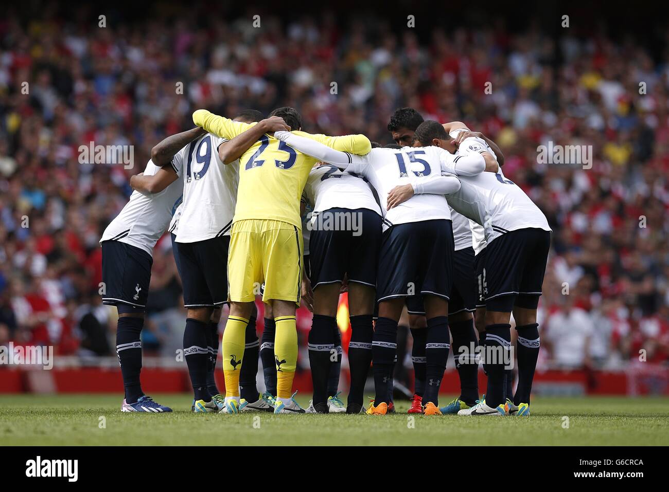 Tottenham hotspur team huddle hi-res stock photography and images - Alamy