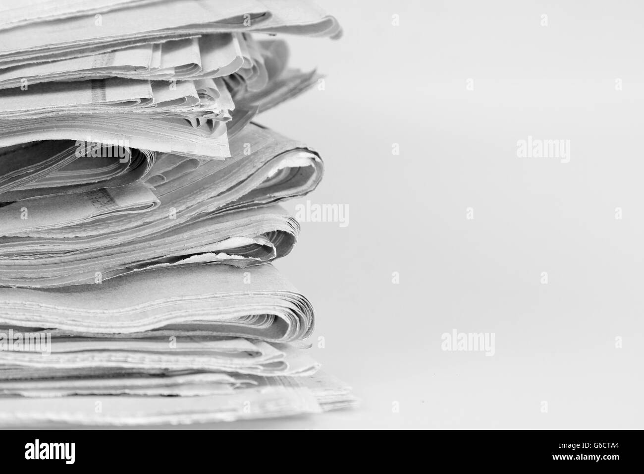 Pile of newspapers hi-res stock photography and images - Alamy