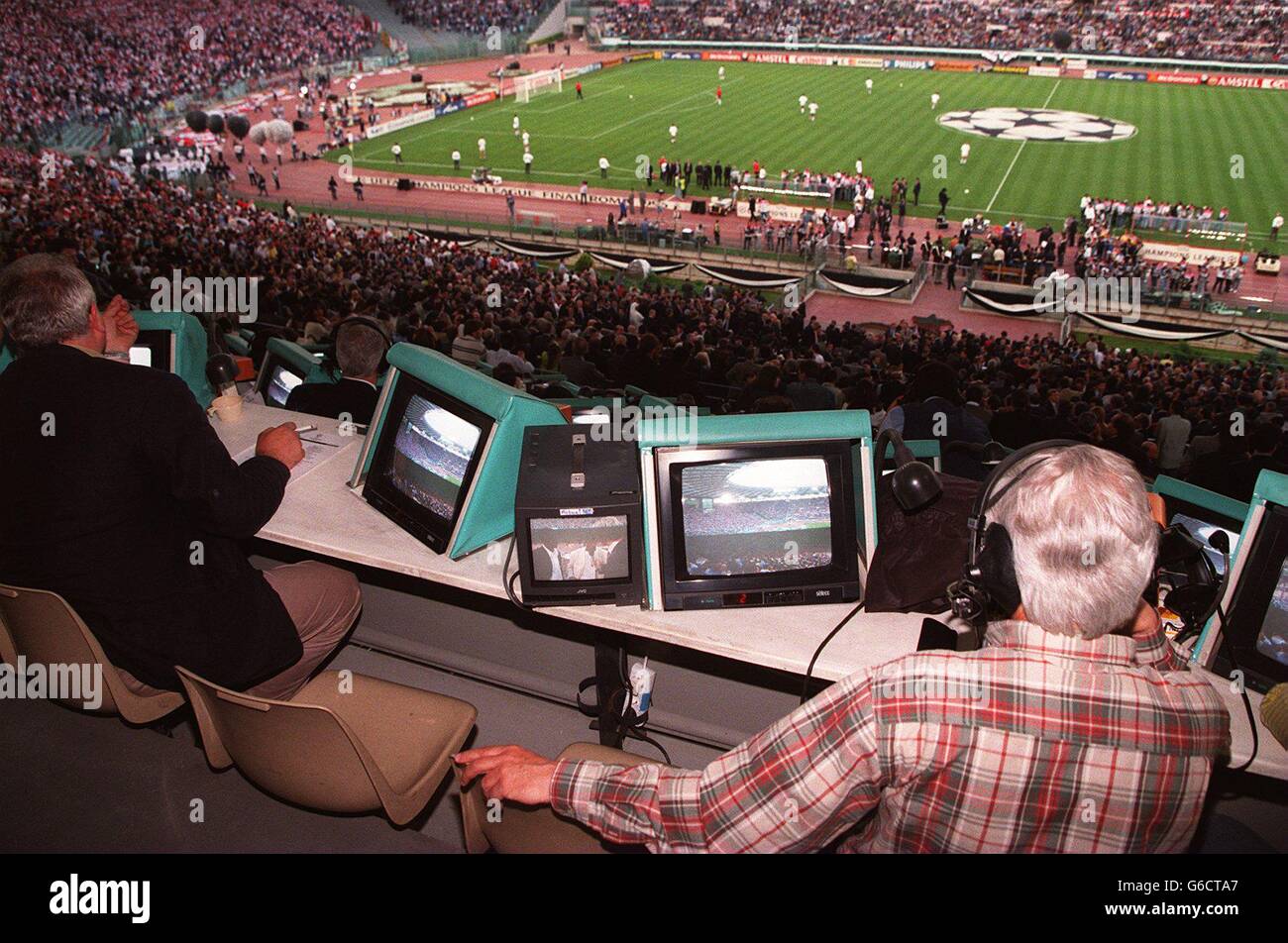 Commentary positions hi-res stock photography and images - Alamy