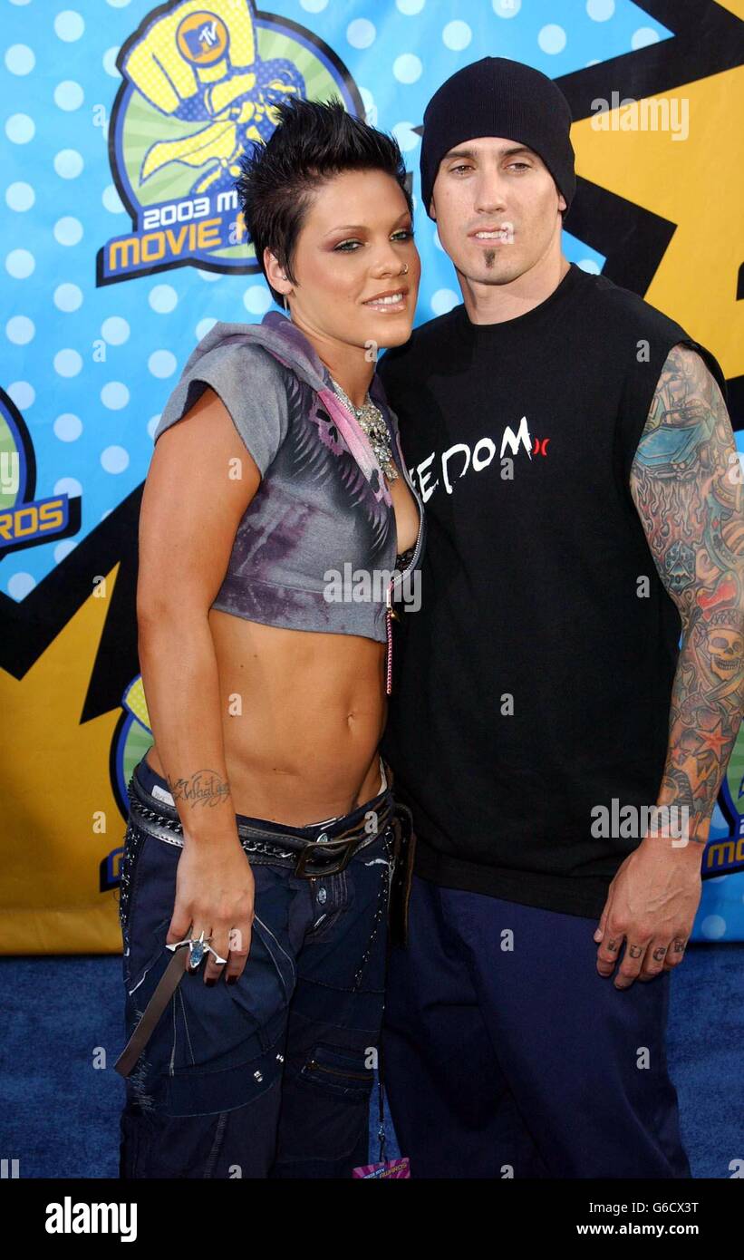 Singer pink arriving at the shrine auditorium hi-res stock photography ...