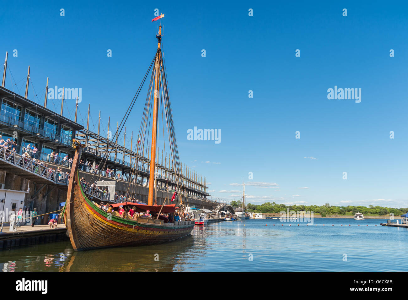 Viking drakkar hi-res stock photography and images - Alamy