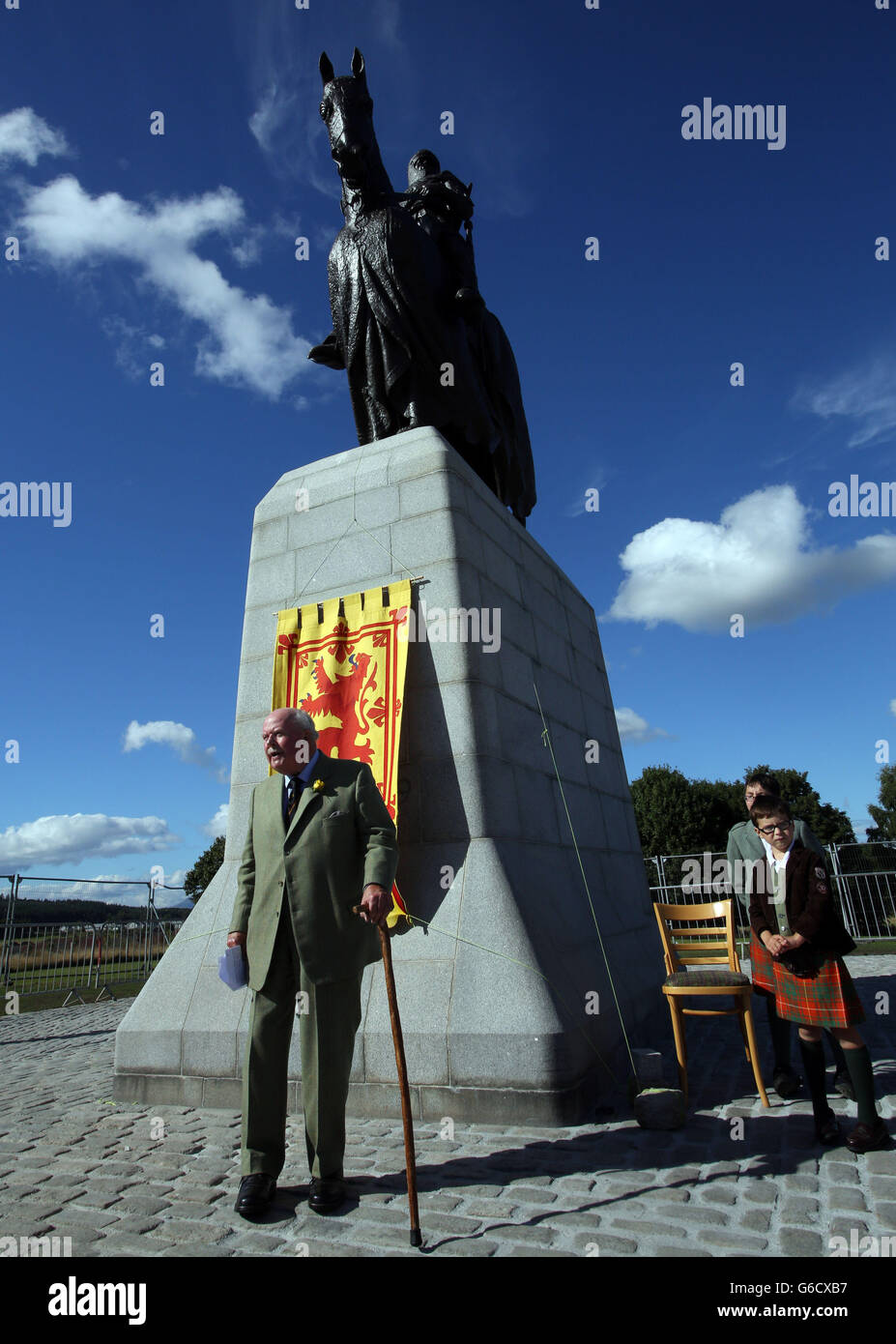 Lord Elgin unveils a restored statue of Robert the Bruce in Bannockburn ...