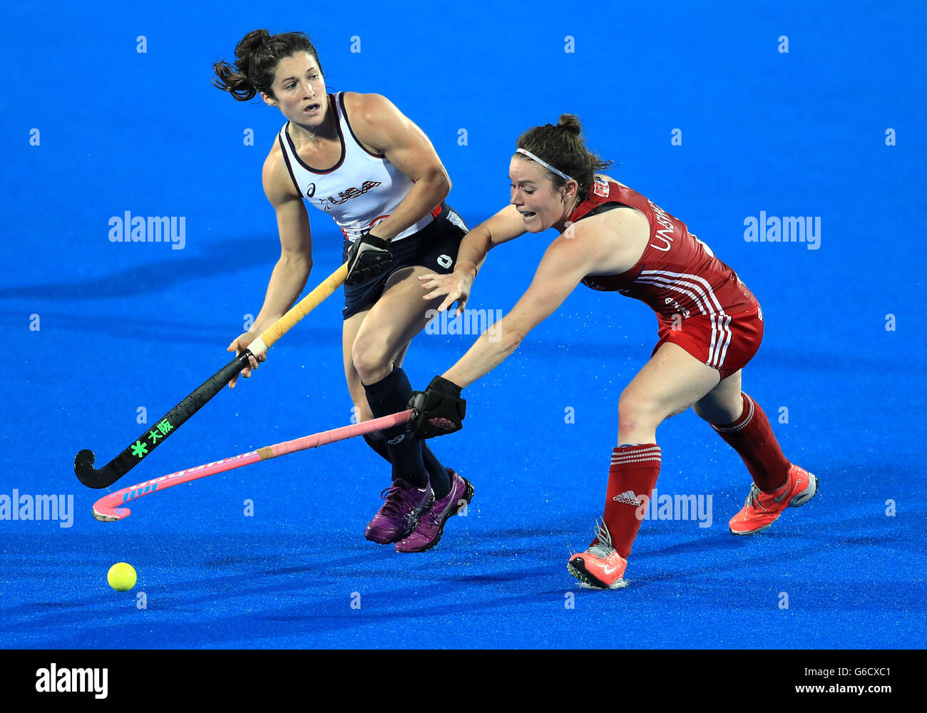 Great Britain's Laura Unsworth (right) and USA's Michelle Vittese (left ...