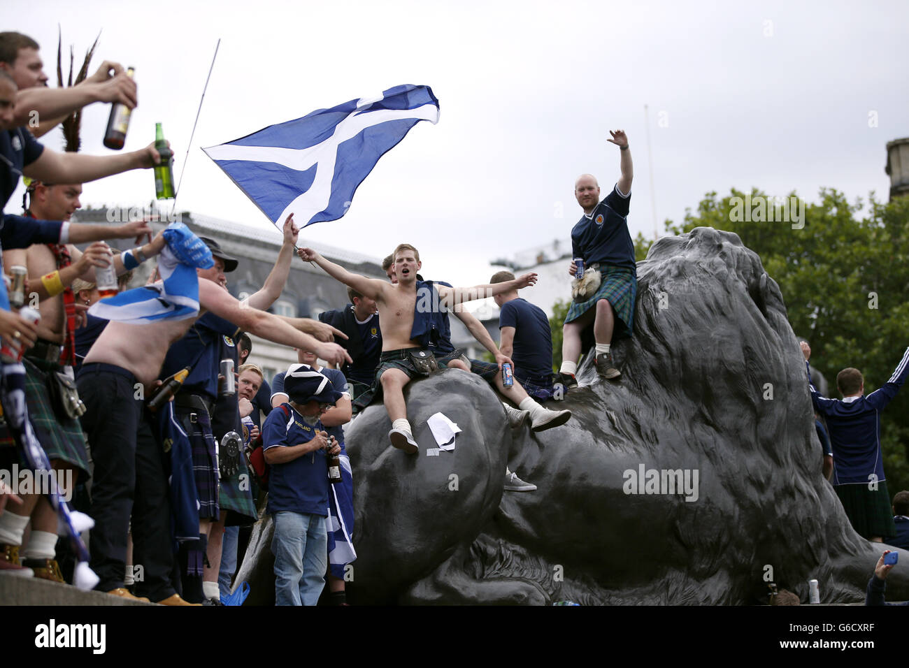 Scottish football fans in london hi-res stock photography and images ...