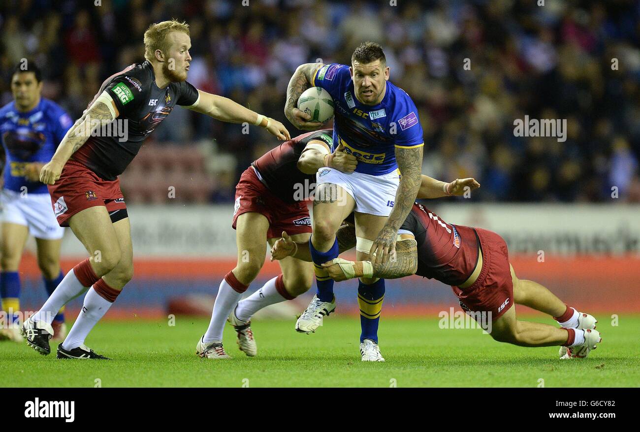 Wigan warriors dom crosby left and logan tomkins hi-res stock ...