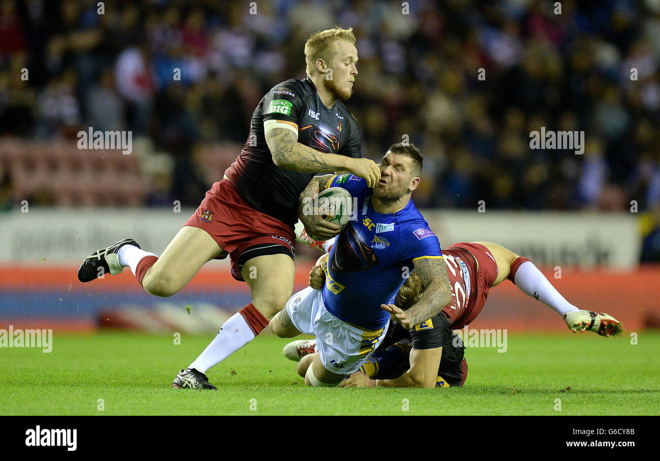 Wigan warriors dom crosby left and logan tomkins hi-res stock ...