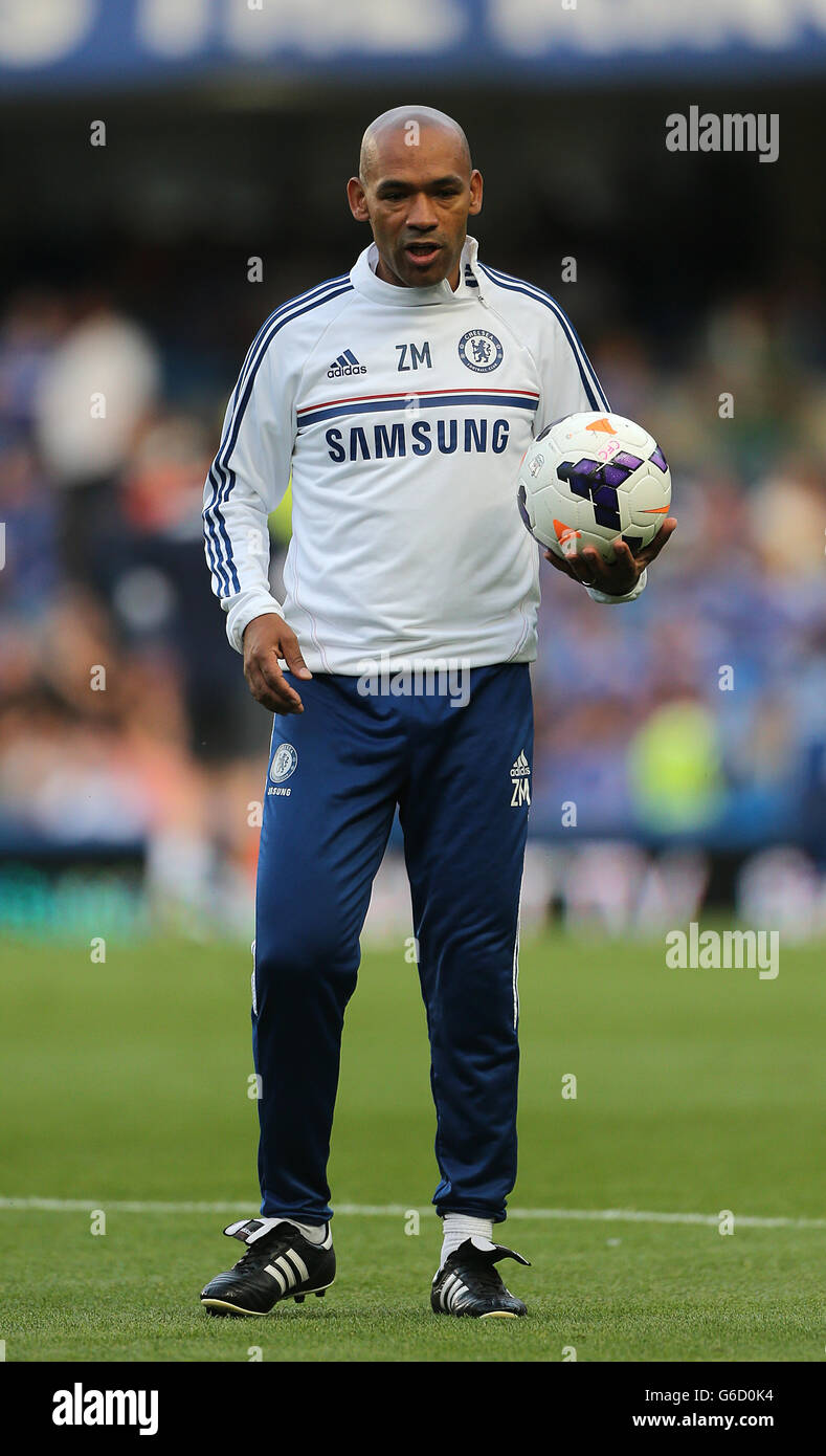 Chelsea first team coach hi-res stock photography and images - Alamy