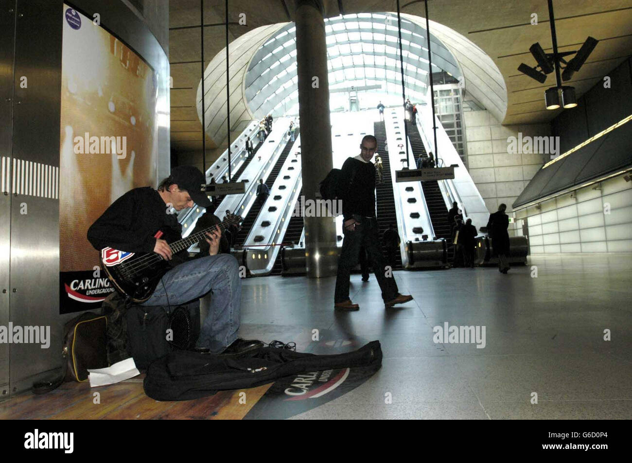 News social busking hi-res stock photography and images - Alamy