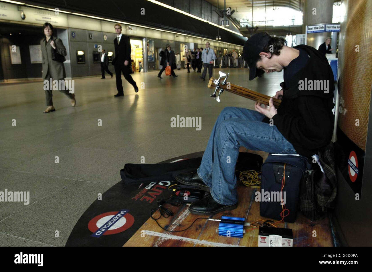 News social busking hi-res stock photography and images - Alamy