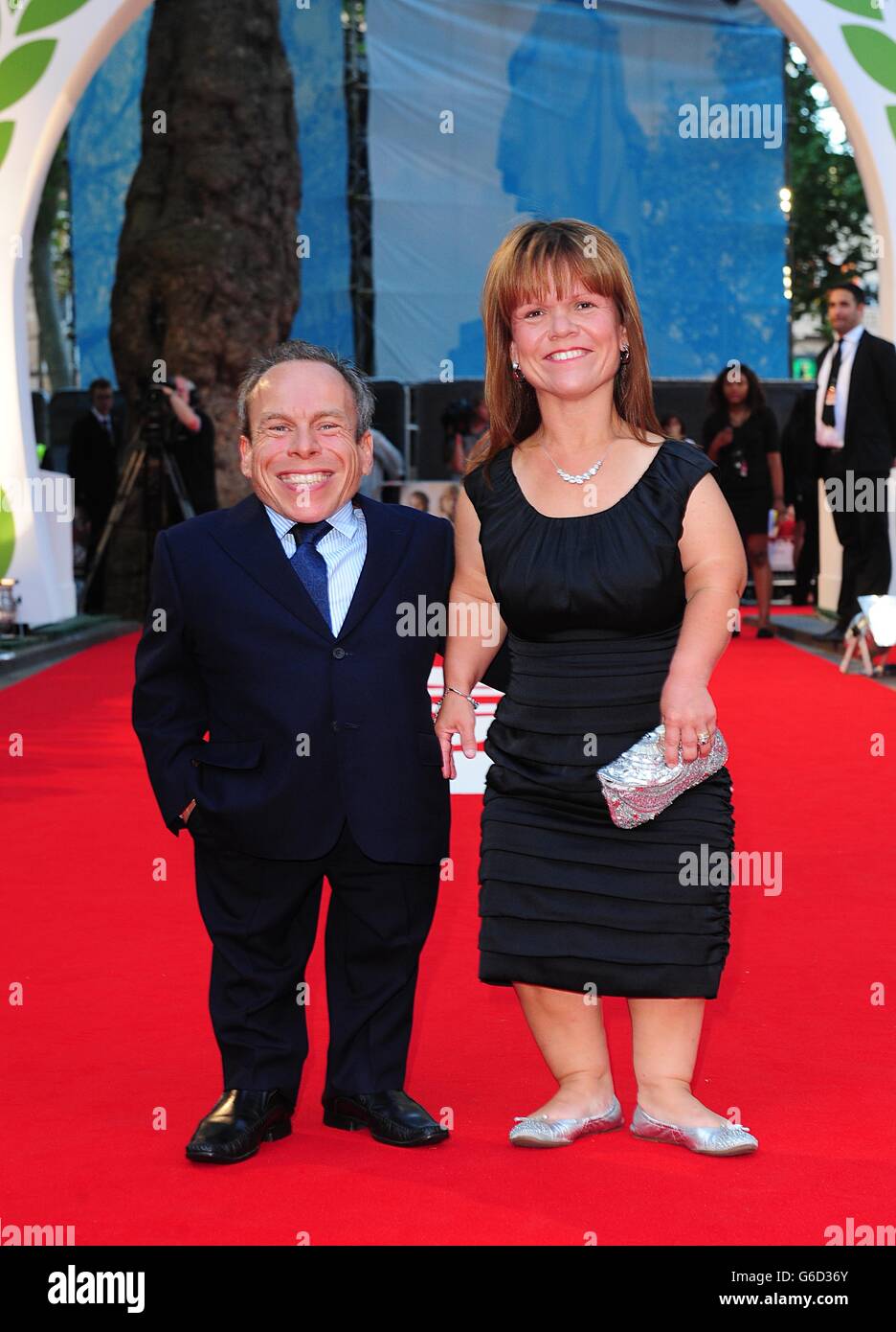 Warwick davis with wife samantha hi-res stock photography and images ...