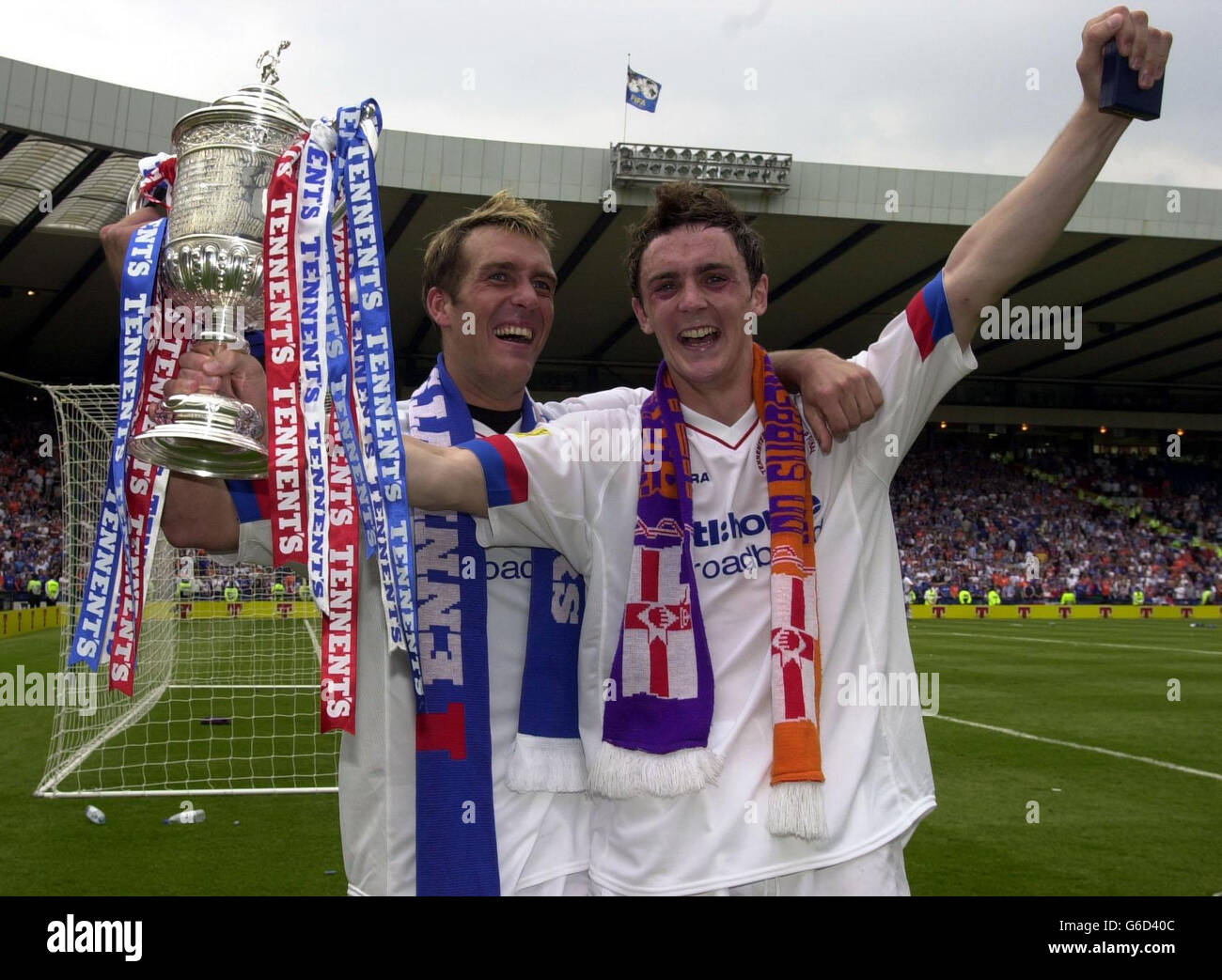 Ranger's Players Fernando Ricksen and Maurice Ross with the Tennent's ...