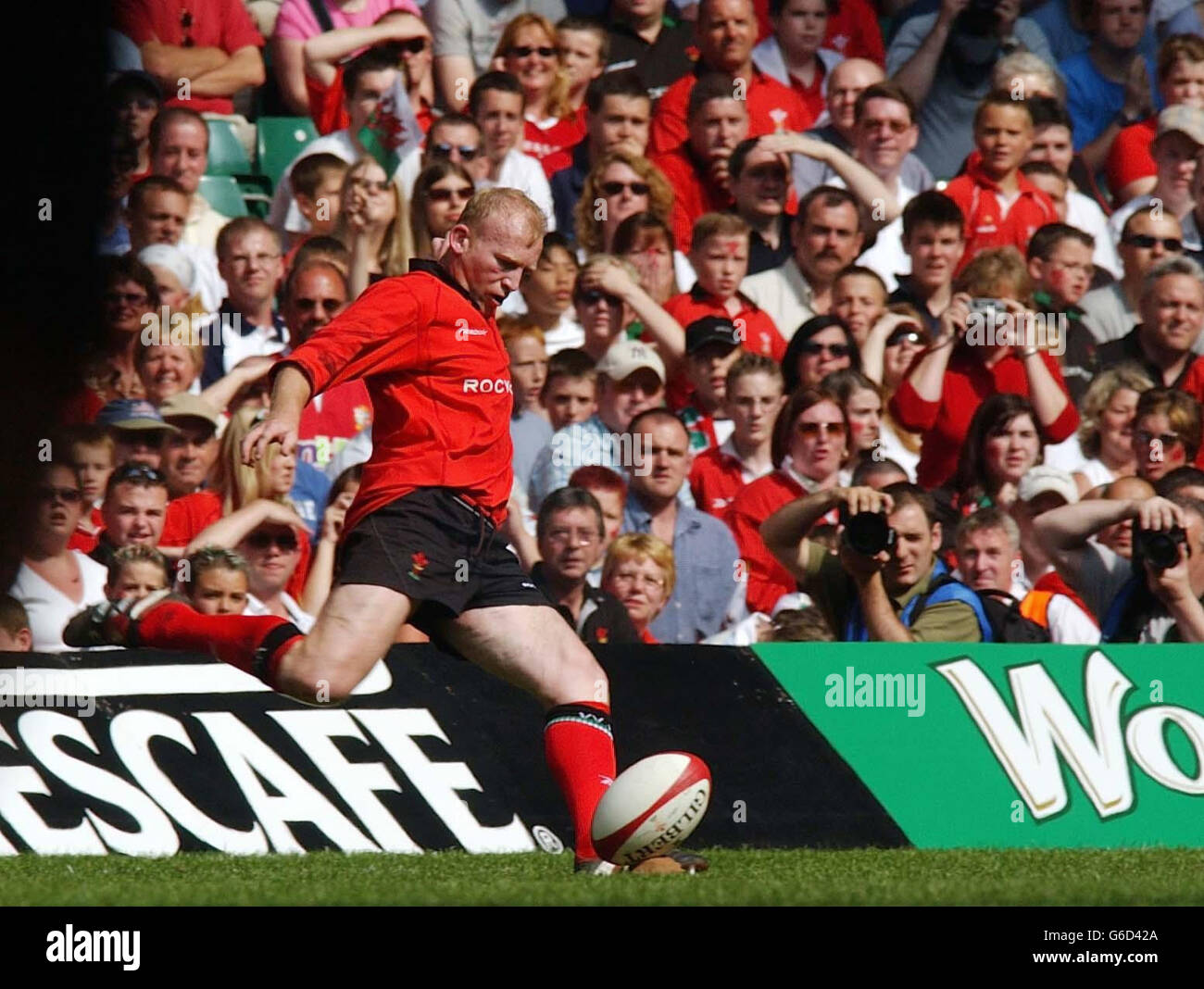 Wales neil jenkins in action hi-res stock photography and images - Alamy