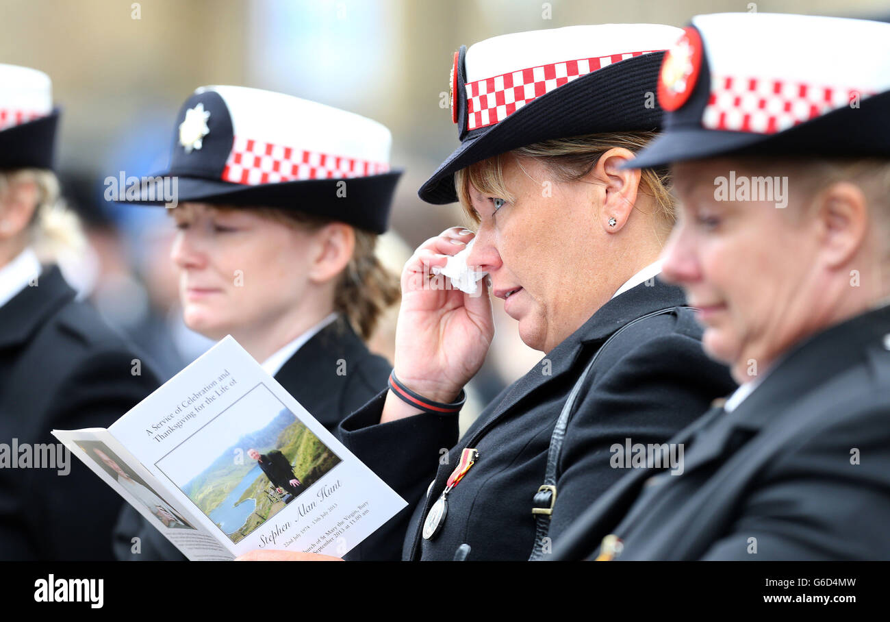 Funeral firefighter stephen hunt hi-res stock photography and images ...