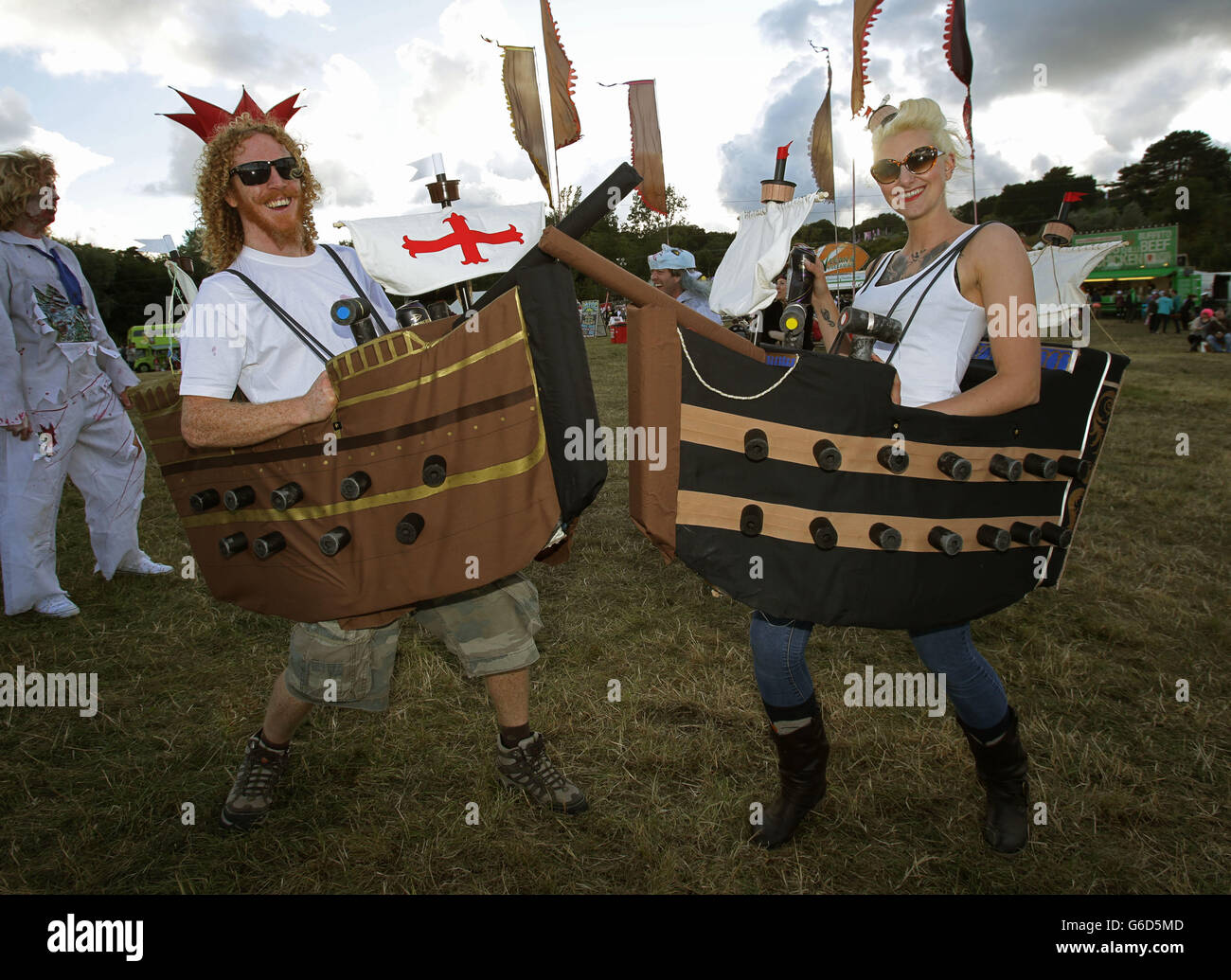 Festival goers in fancy dress bestival hi-res stock photography and ...