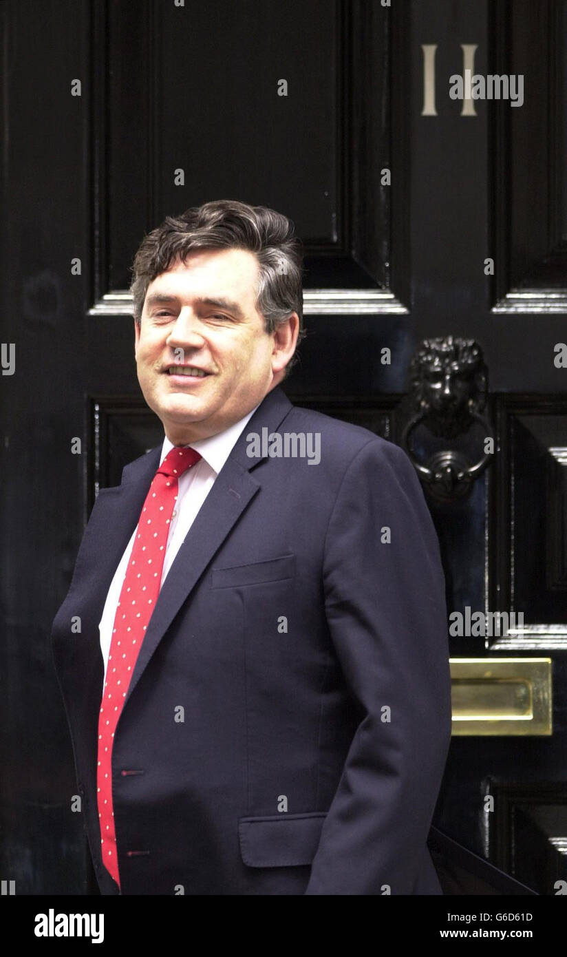 Gordon brown leaves 11 downing street hi-res stock photography and ...