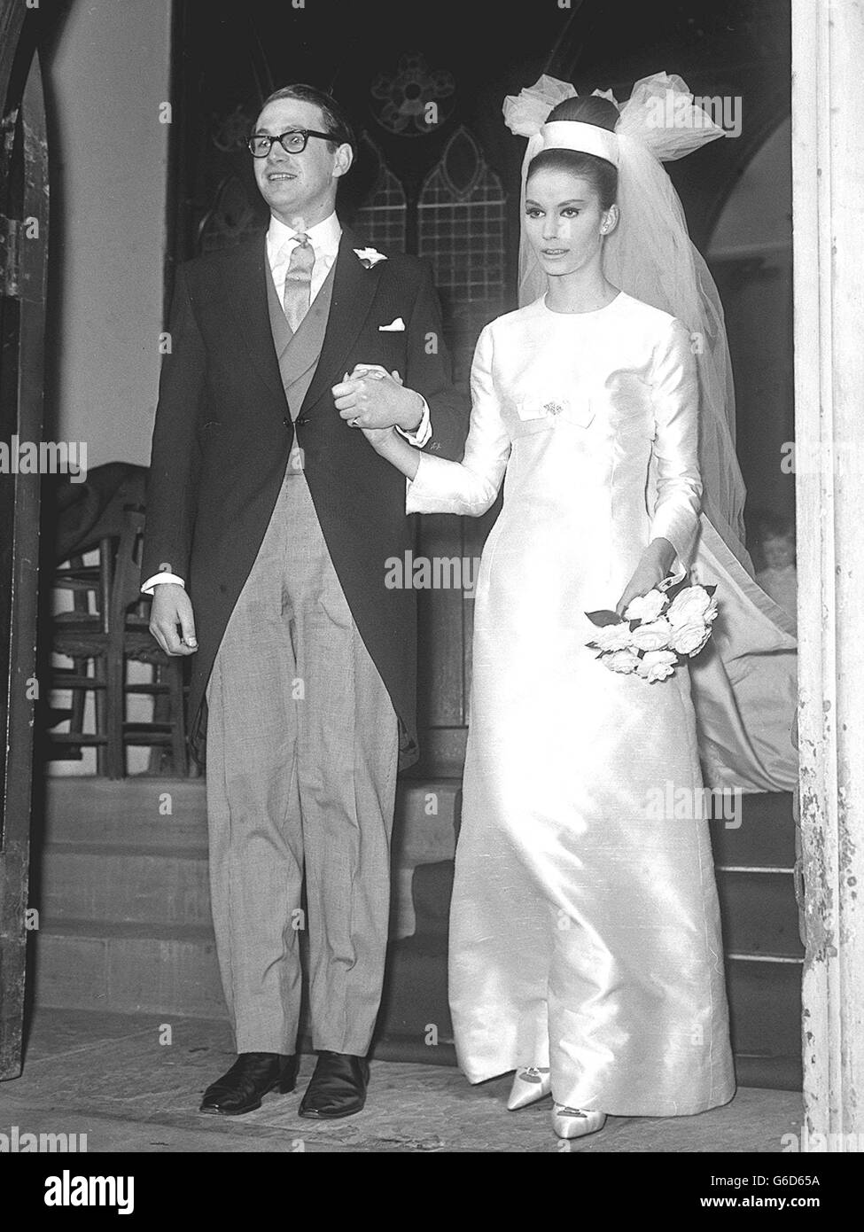 Lindy Martineau weds John Richards Stock Photo - Alamy