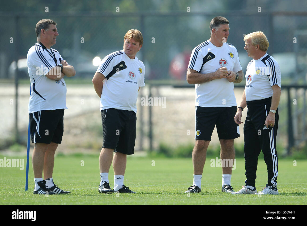 Scotland coaches left right mark mcghee hi-res stock photography and ...