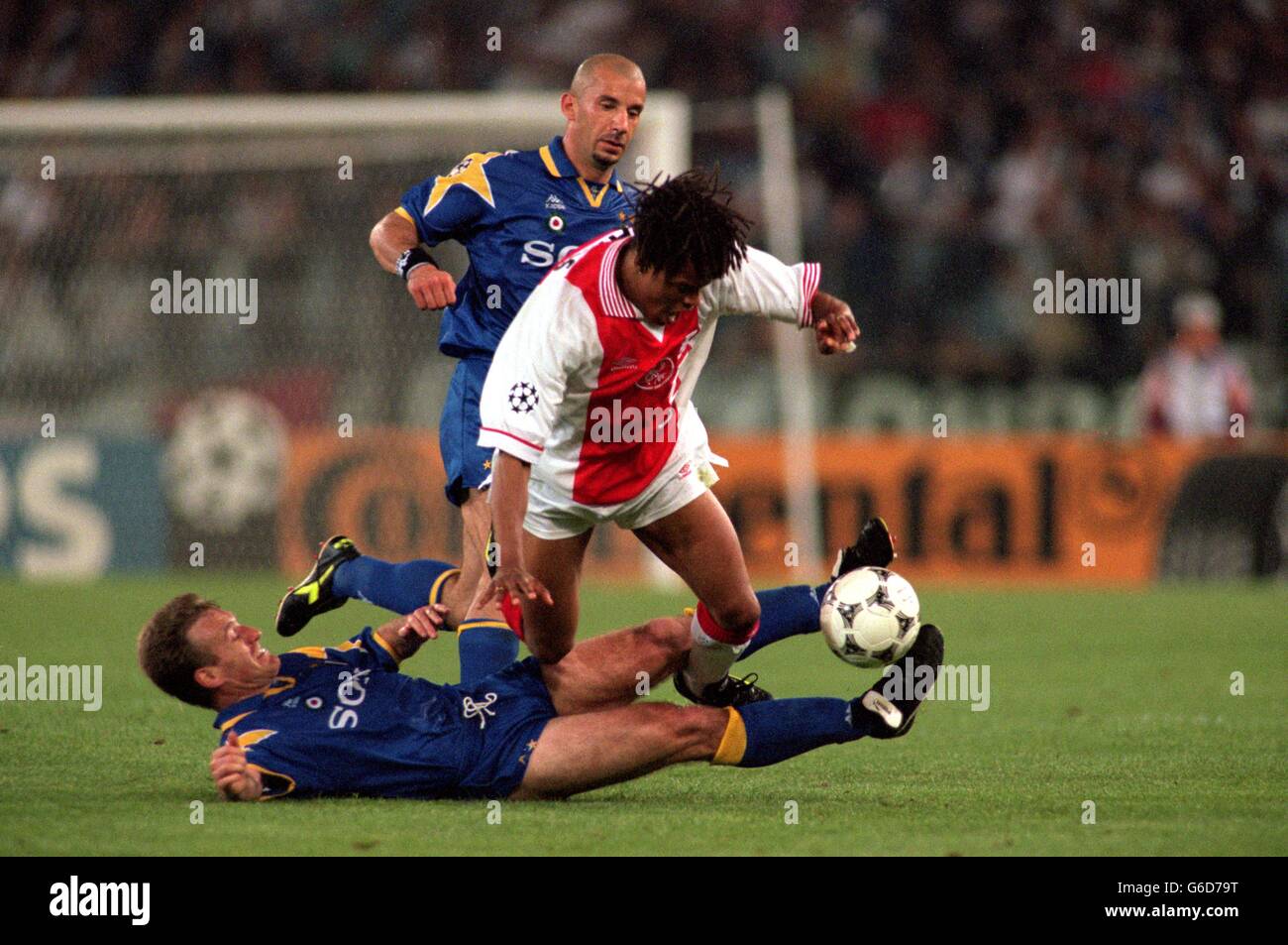 Edgar davids ajax hi-res stock photography and images - Alamy