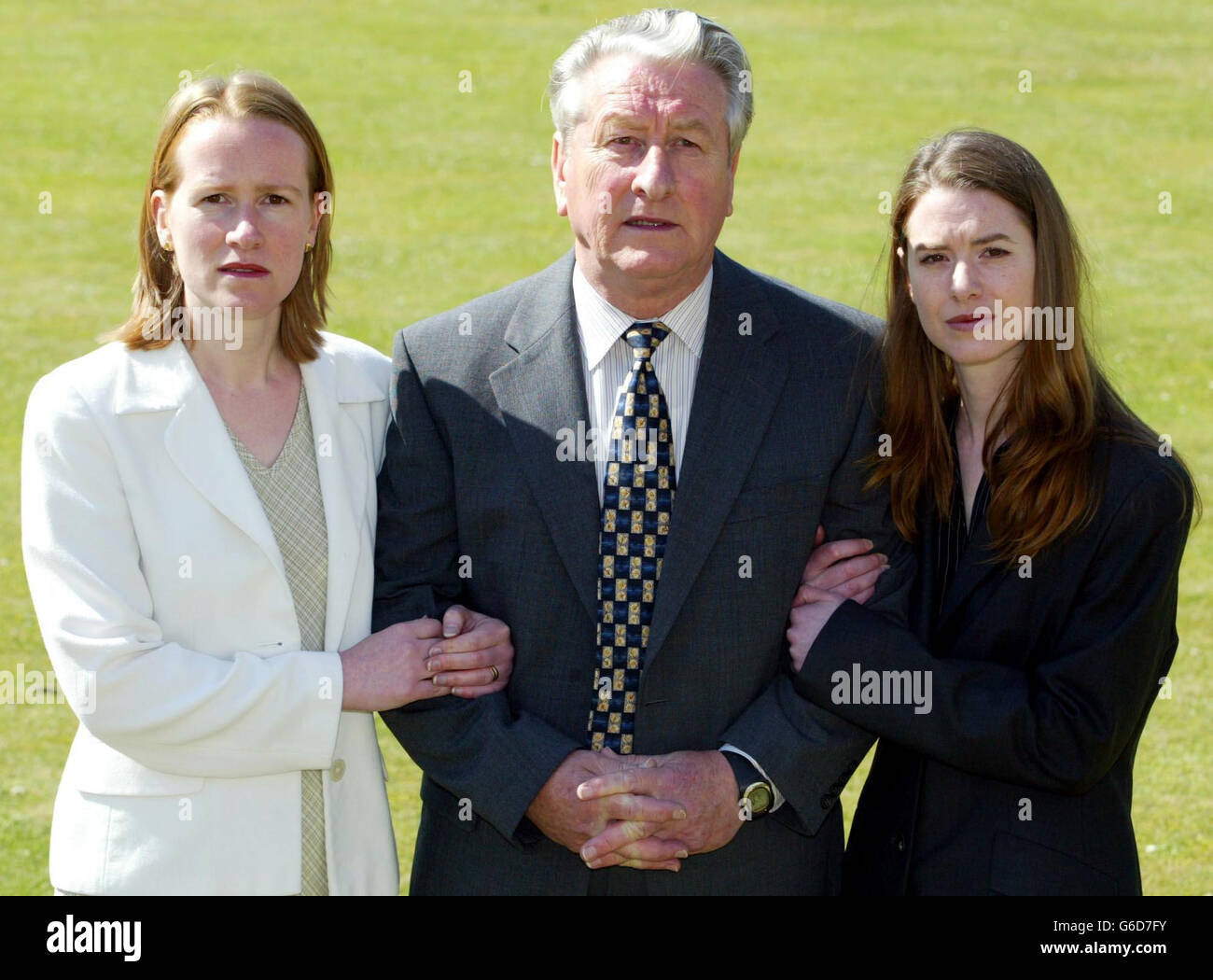 Les Davidge, with his daughters, Carolan 35, (left) and Alison, 30 ...