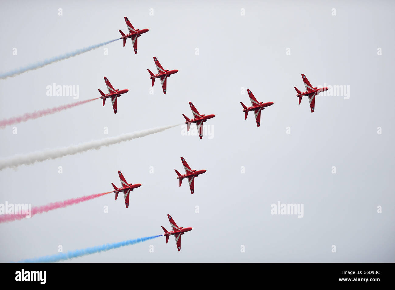 The Red Arrows put on a display at the end of the great North Run in ...