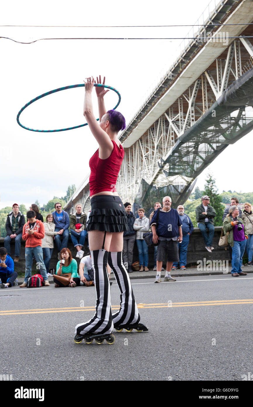 Seattle, Washington: Performer under the Aurora Bridge at the Summer ...
