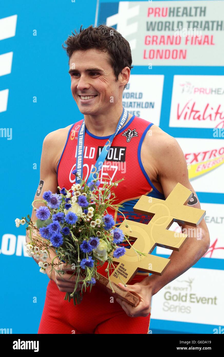 Spain's Javier Gomez celebrates winning the Elite Mens Pruhealth World ...
