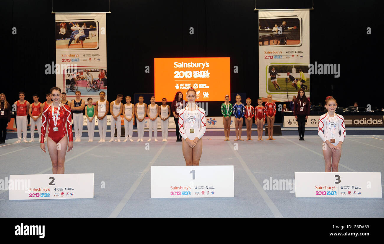England's Catherine Lyons wins gold in the Gymnastics during day Four ...