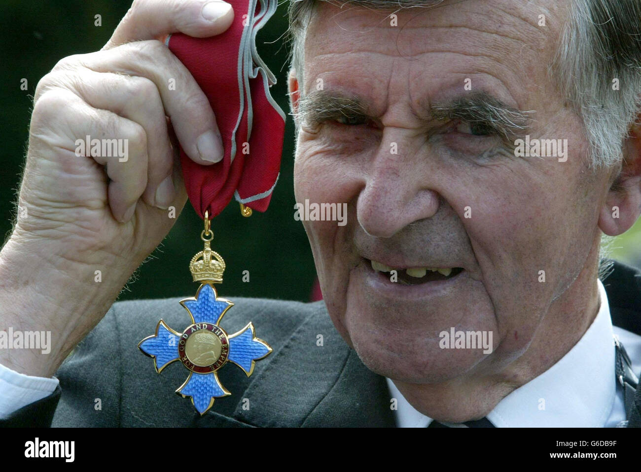Bill mclaren the voice of rugby hi-res stock photography and images - Alamy
