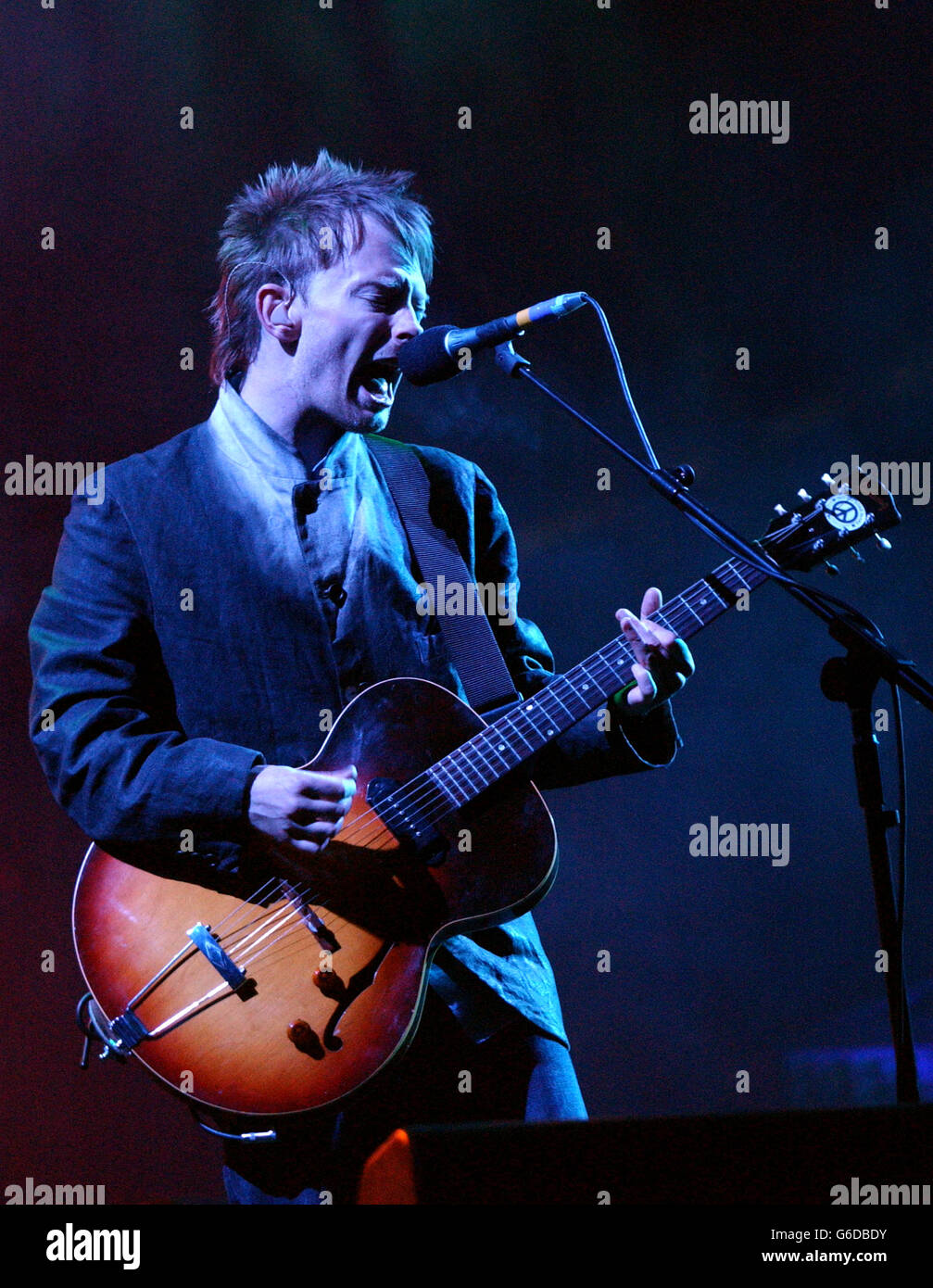 Radiohead at glastonbury 2003. hi-res stock photography and images - Alamy